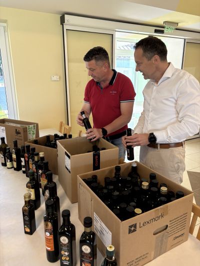 Tradicija; Bučina ulja s međunarodne izložbe donirana Caritasovoj ...